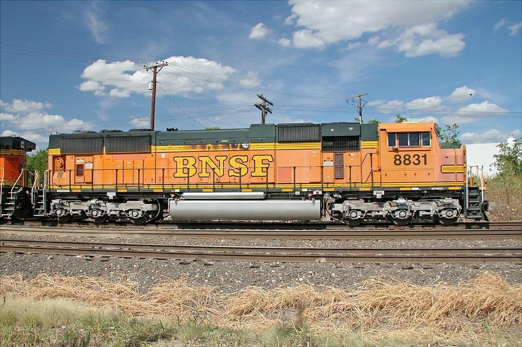 BNSF 8831